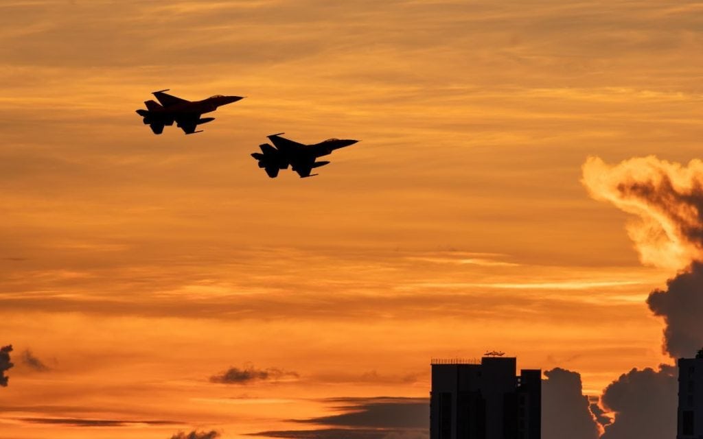 F-35 Lightning Vs F-22 Raptor: Air Superiority Battle