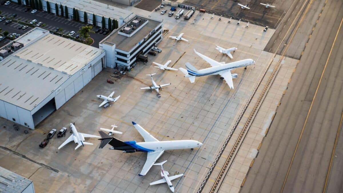 Wet Lease Vs Dry Lease Vs Leaseback: Aircraft Guide 2025