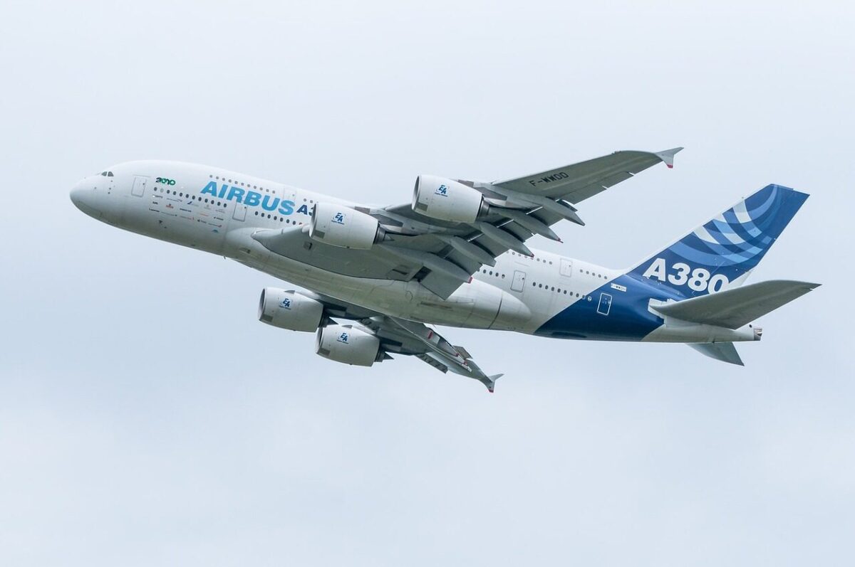 Boeing 747 Vs A380: Which Jet Is More Fuel-Efficient In 2025?