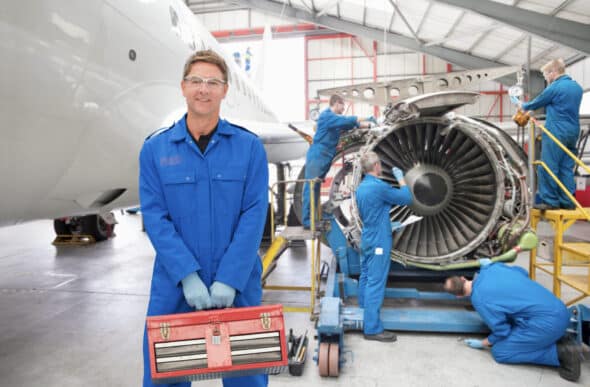 Aviation Mechanic Salary 2026 (By Country)
