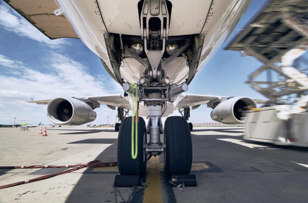 How Aircraft Landing Gear Works: A Complete Technical Guide