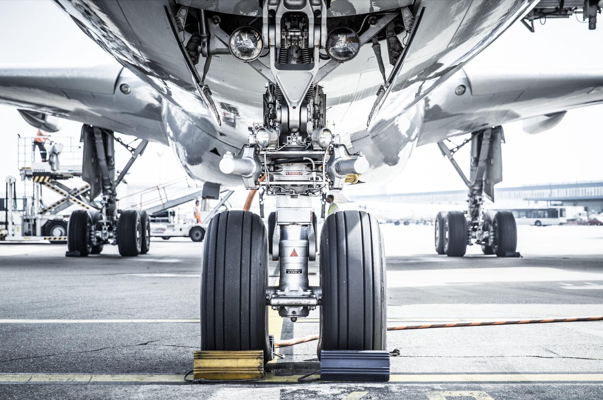 How Aircraft Landing Gear Works: A Complete Technical Guide